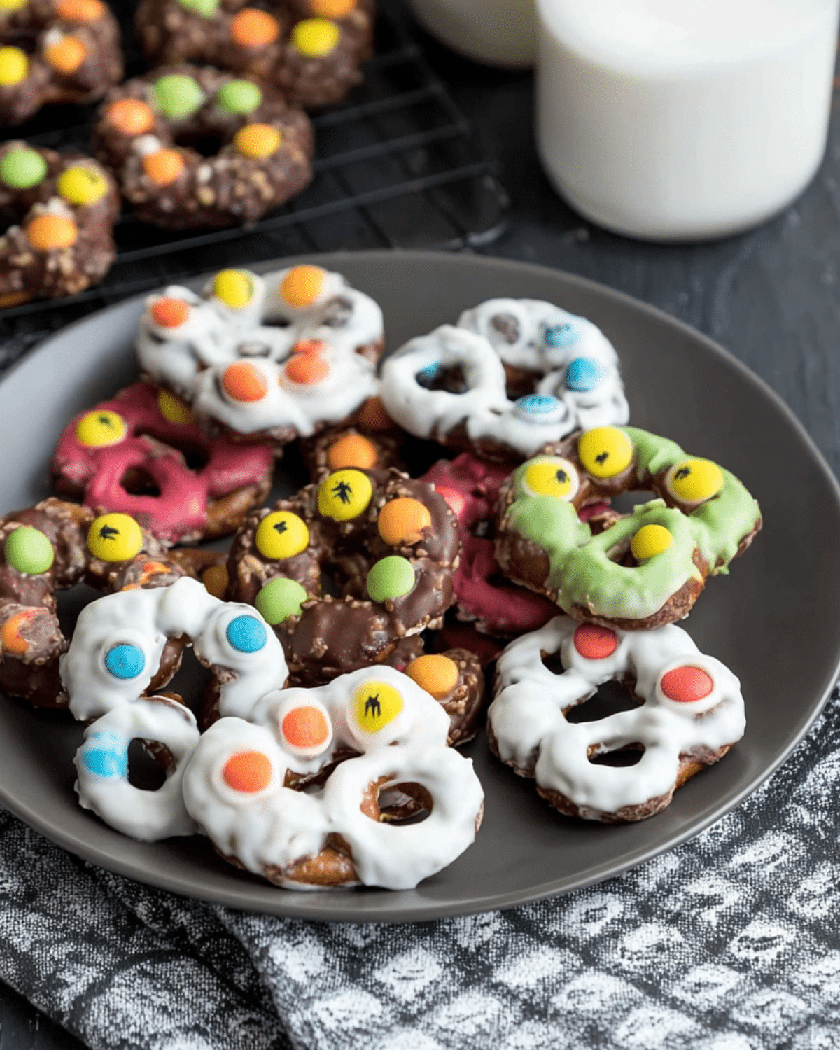 Halloween Pretzels: The Best 7 Easy & Spooky Treat Ideas